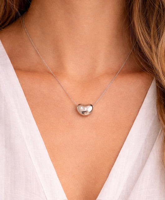 Tiffany & Co. Elsa Peretti Bean Pendant Necklace 18mm – One Savvy ...